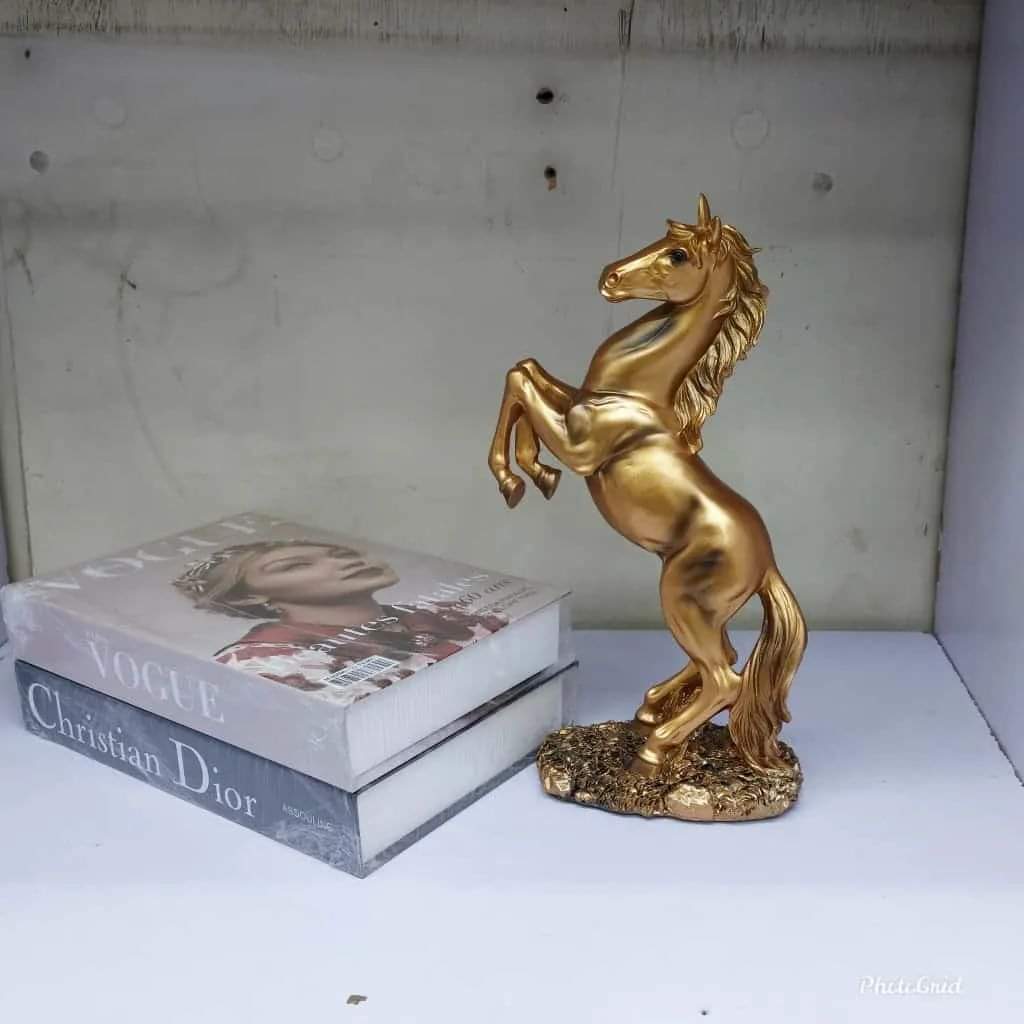 Decorative Resin Horse Statue – gemelli-collections
